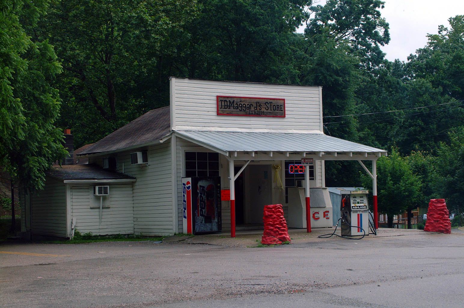 Locations Hub - J.D. Maggard's Store