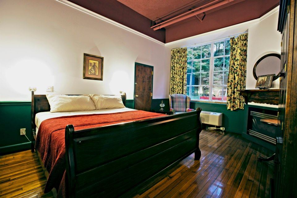 Locations Hub - Benham Schoolhouse Inn